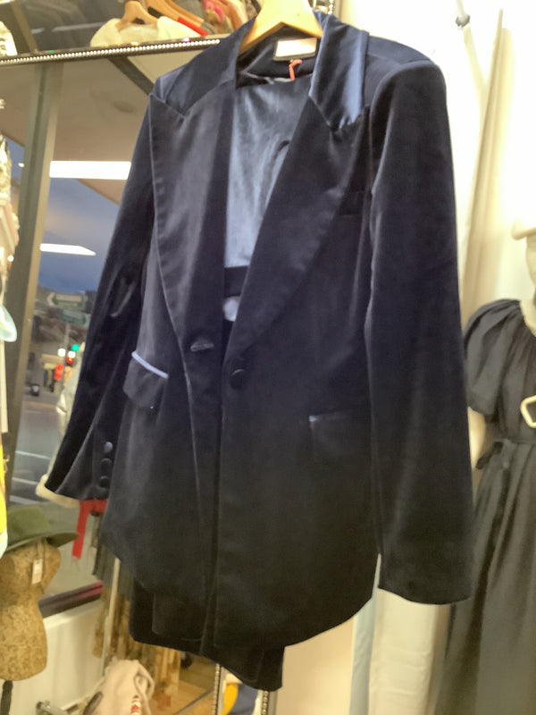 Sale - French Cargo